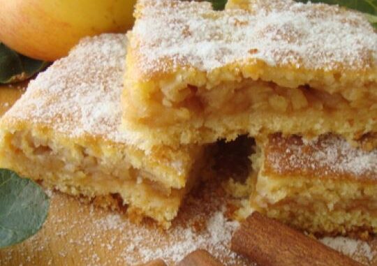 Mirisan kolač od jabuka – DOMACI KOLACI