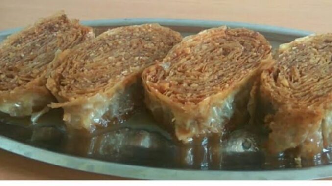 Ružice sa orasima Bajramska, tradicionalni zaljeveni kolač: Baklava ...