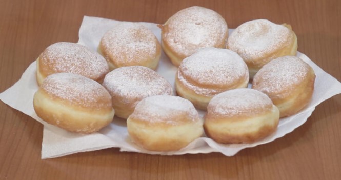 Domaće Krofne po starom Bakinom receptu: Mekane kao duša, brzo se prave, a još brže nestanu sa ...